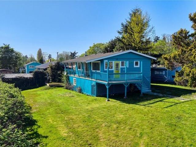 673 Kendor Dr, Point Roberts, WA 98281