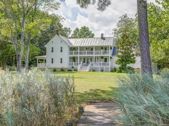 673 Hicks Wharf Rd, Mathews, VA 23025