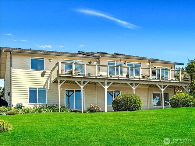 673 Majestic View Ln, Camano Island, WA 98282