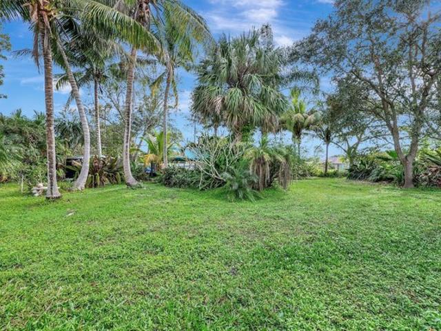 673 SE Damask Ave, Port Saint Lucie, FL 34983