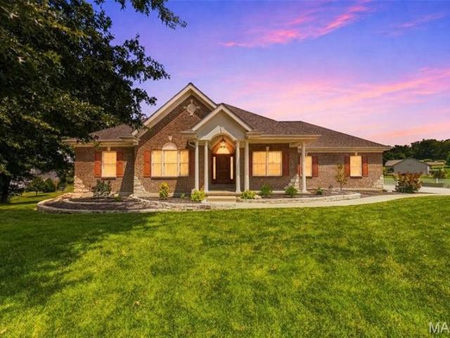 673 Royal Oak Ct, Washington, MO 63090