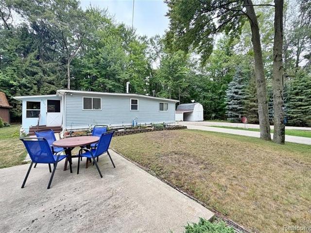 6745 Morrison Dr, Lake, MI 48467