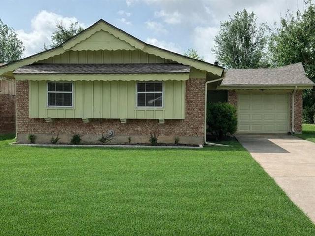 6748 NW 52nd St, Bethany, OK 73008