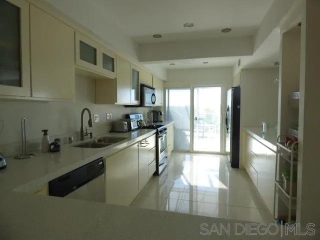 6743 Fashion Hills Blvd