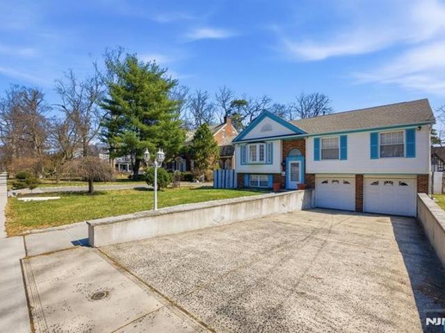 674 Berkeley Ave, Orange, NJ 07050