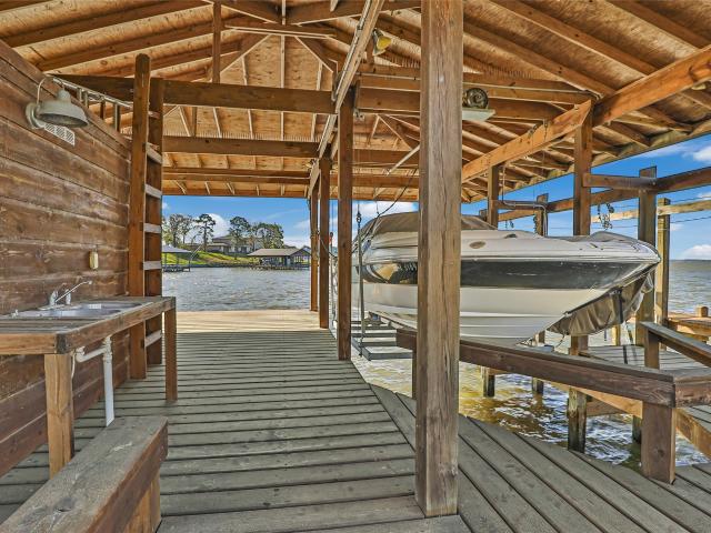 674 Dove Island