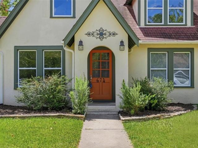 674 E Walnut St, La Grange, TX 78945