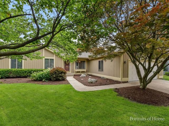 674 Honeysuckle Dr, Naperville, IL 60540
