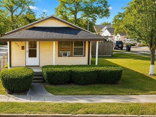 674 Hickory Ave, Harahan, LA 70123