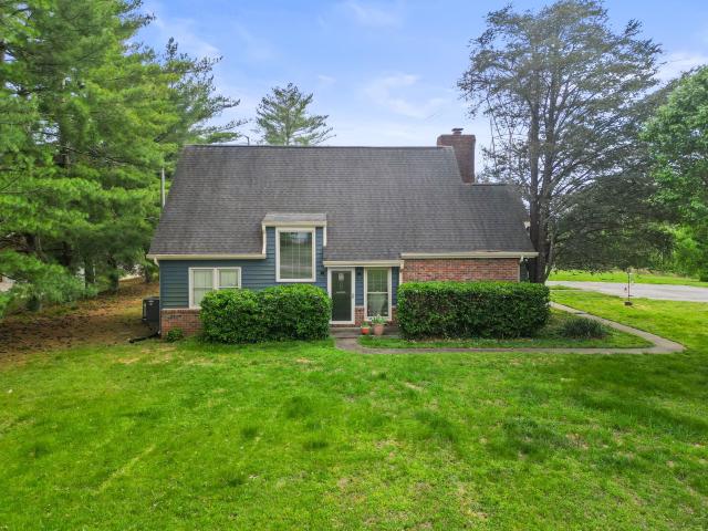 674 Lakeside Dr