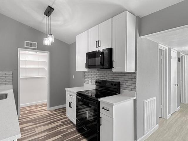 674 W Warrior Trl, Grand Prairie, TX 75052