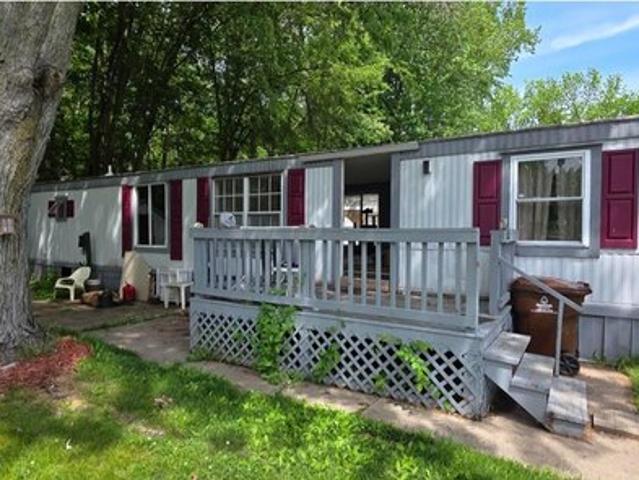 674 Woodlawn Dr Unit 111, Fowlerville, MI 48836