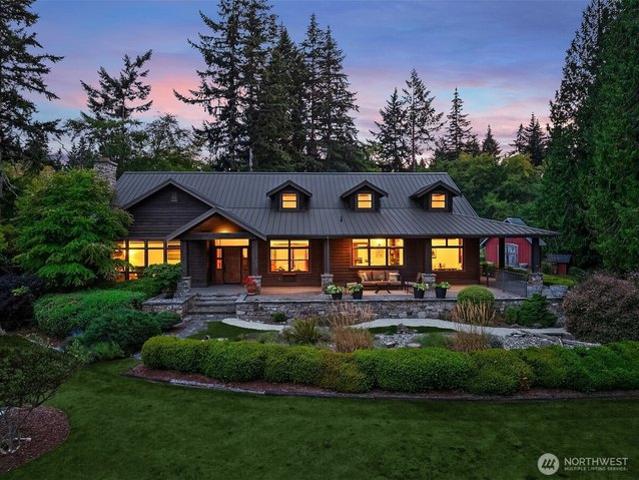 6754 Owl Ln, Clinton, WA 98236