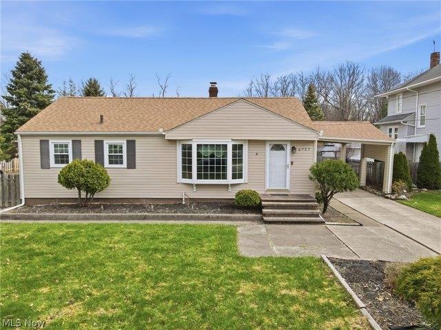 6757 Smith Rd, Middleburg Heights, OH 44130