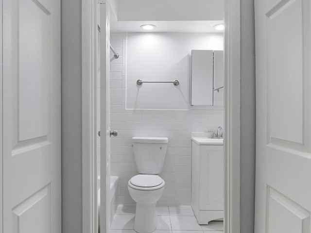 6758 N. Sheridan Rd. 2 Bedroom Apartment for Rent at 6758 N Sheridan Rd, Chicago, IL 60626 Rogers Park