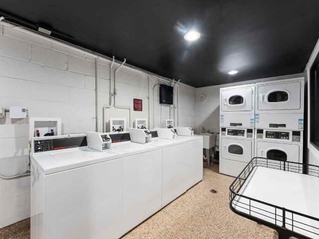 6758 N. Sheridan Rd. Studio Apartment for Rent at 6758 N Sheridan Rd, Chicago, IL 60626 Rogers Park