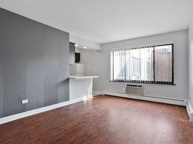 6758 N Sheridan Rd, Unit 247, Chicago, IL 60626 | MLS #12605 | Compass