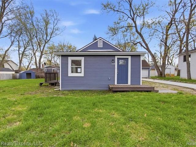 6759 Buckland Ave, West Bloomfield Township, MI 48324