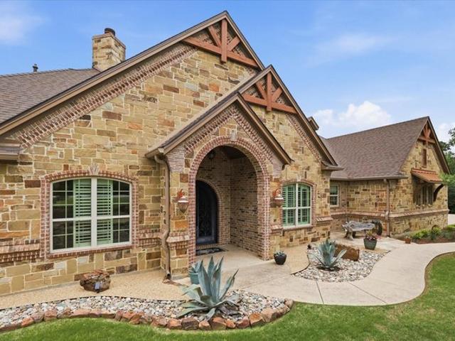 6751 Robinson Canyon Rd, Aubrey, TX 76227