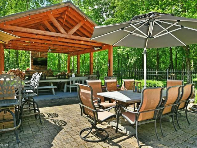 6752 Brookhollow Drive
