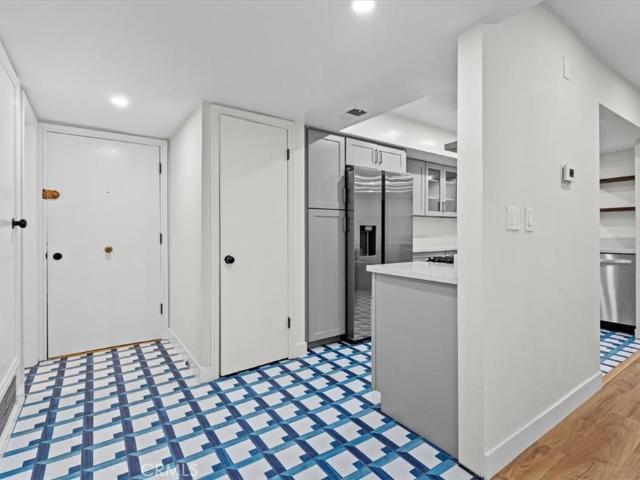 6752 Hillpark Dr, Unit 303, Los Angeles, CA 90068 | MLS #SR26080