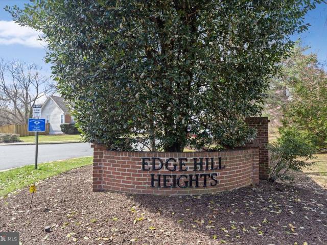 6753 Edge Cliff Drive