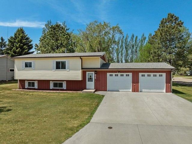 675 2nd St, Garrison, ND 58540