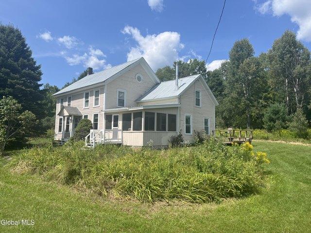 675 Creek Rd, Crown Point, NY 12928