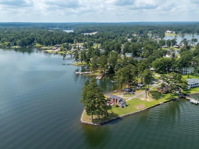 675 E Point Drive