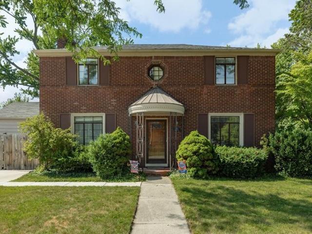 675 Fisher Rd, Grosse Pointe, MI 48230