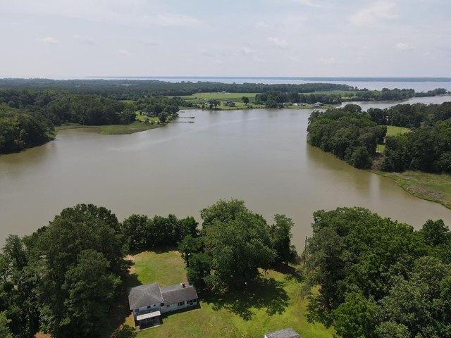 675 Hard Bargain Ln, Farnham, VA 22460