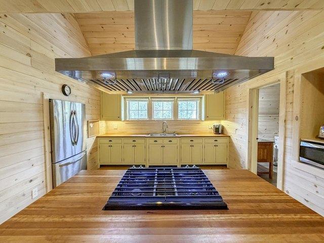 675 Sanderson Hill Rd, Charleston, VT 05872