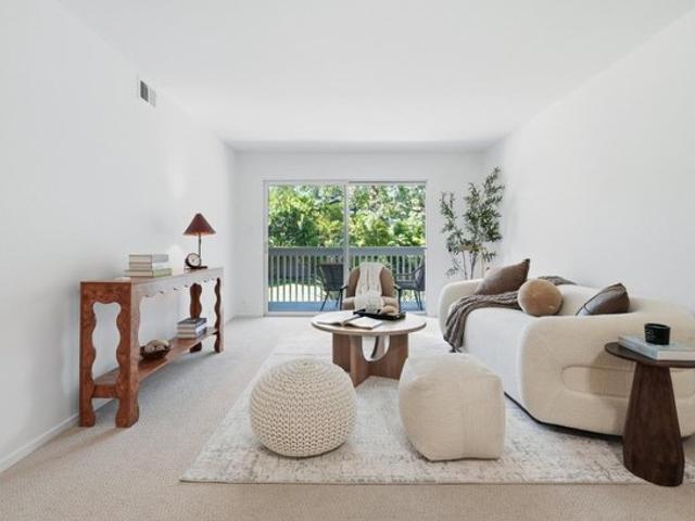 675 Sharon Park Dr Apt 208, Menlo Park, CA 94025