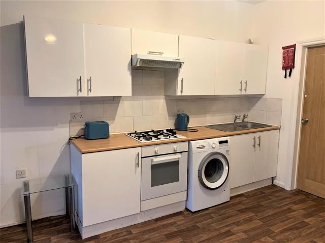 £675 PCM Water Bills Included, Part Furnished One Bedroom Flat in Pontygwindy Road, Caerphilly, CF83 3HF