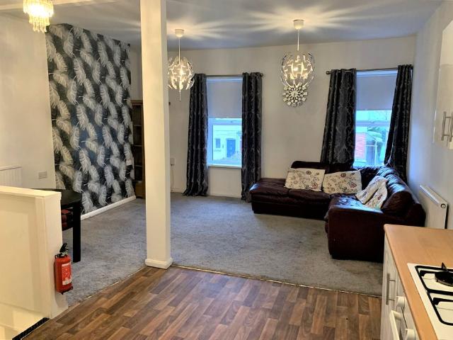 £675 PCM Water Bills Included, Part Furnished One Bedroom Flat in Pontygwindy Road, Caerphilly, CF83 3HF