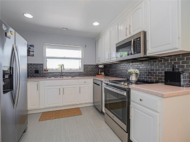 675 W Lake Jasmine Cir, Unit 206, Vero Beach, FL 32962 | MLS #295308