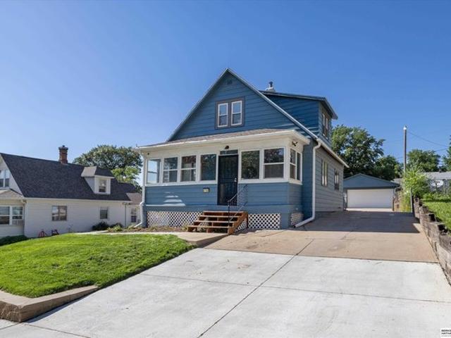 6766 Maple St, Omaha, NE 68104