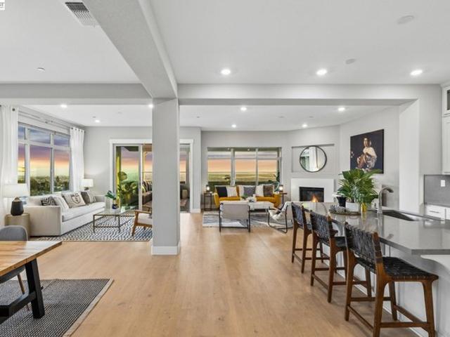 6767 Skyview Dr, Oakland, CA 94605