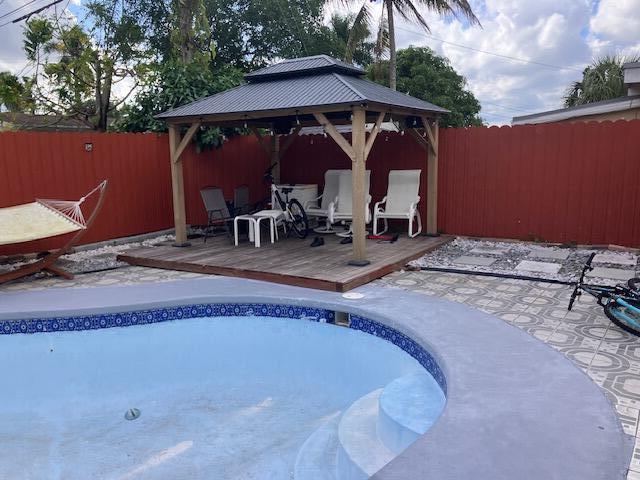 6760 NW 25th Ct, Sunrise, FL 33313 | MLS #R11146