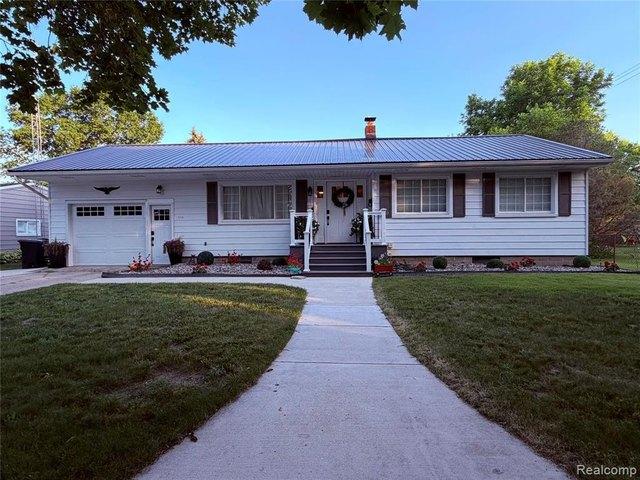 6760 Pine St, Cass City, MI 48726