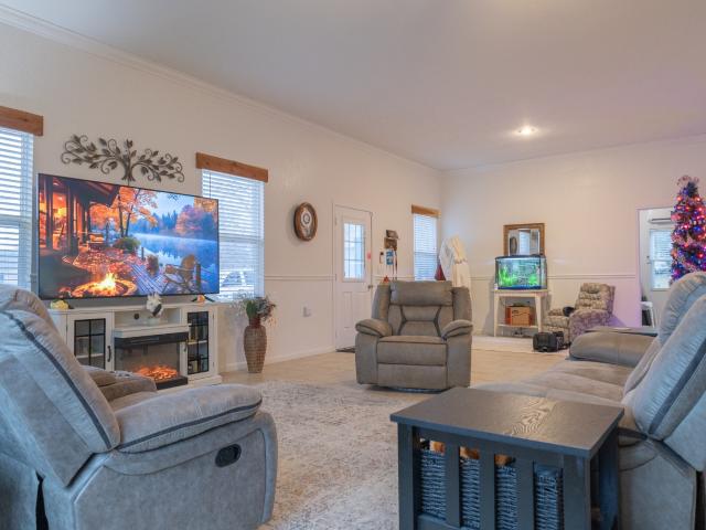 6760 Smithville Hwy