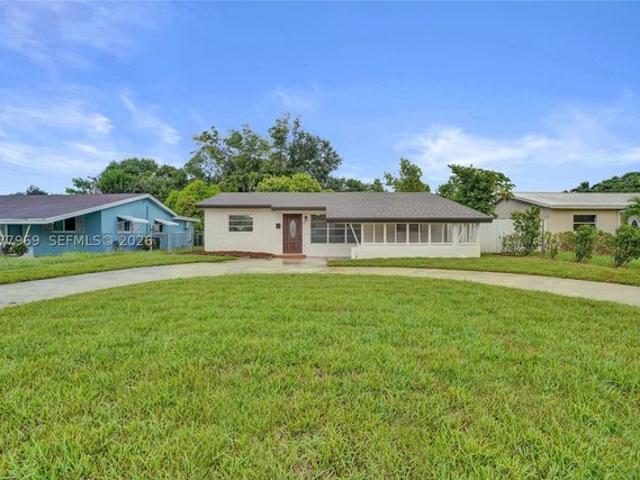 6761 Pershing St, Hollywood, FL 33024