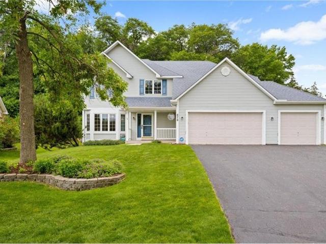 676 Falcon Ridge Rd, Woodbury, MN 55125