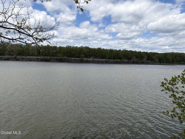 676 Knickerbocker Rd, Schaghticoke, NY 12154