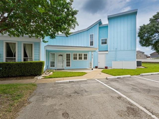 676 Harbor Dr, Azle, TX 76020