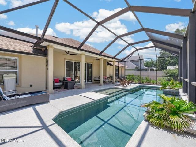 676 Martin Lakes Dr E, Jacksonville, FL 32220