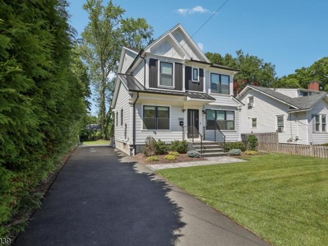 676 Ridgewood Rd