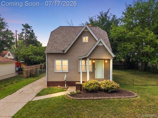 676 W Coy Ave, Hazel Park, MI 48030