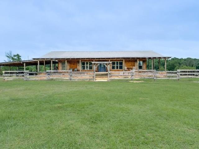 6777 An County Road 2202, Palestine, TX 75803