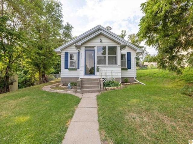 6771 Bedford Ave, Omaha, NE 68104